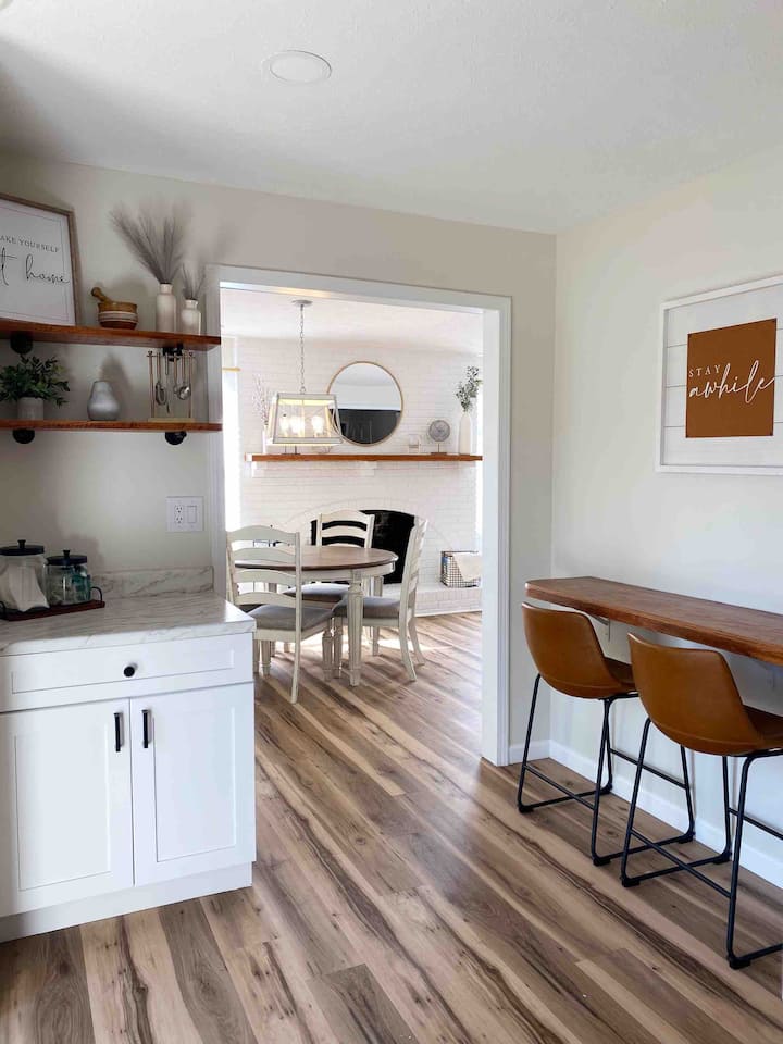 Rock Spring Retreat • Clean, Cozy And Convenient - Fort Patrick Henry Lake, TN