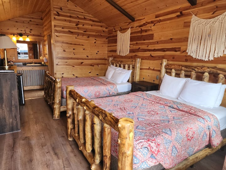 Bryce Valley Lodging Deluxe Room - Bryce Canyon City, UT