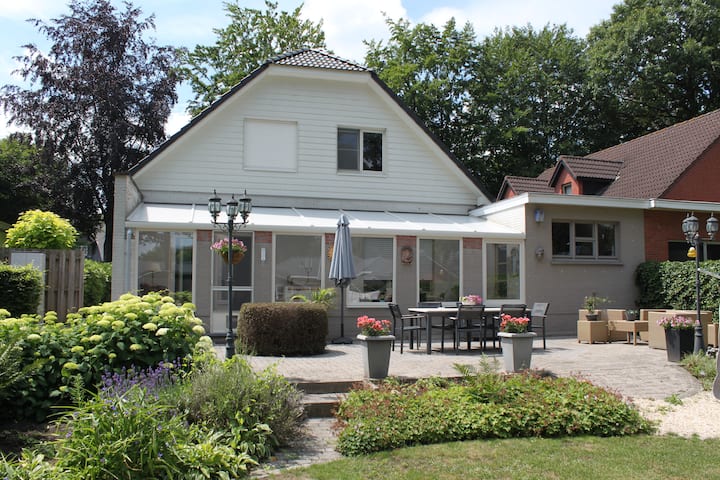 'De Beuk' Gezellig Ruim Huis Met Mooie Tuin. - Roosendaal