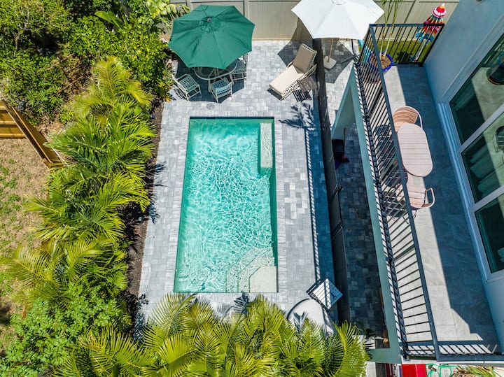 Heated Saltwater Pool And Hot Tub, Walk Downtown. - Sarasota, FL