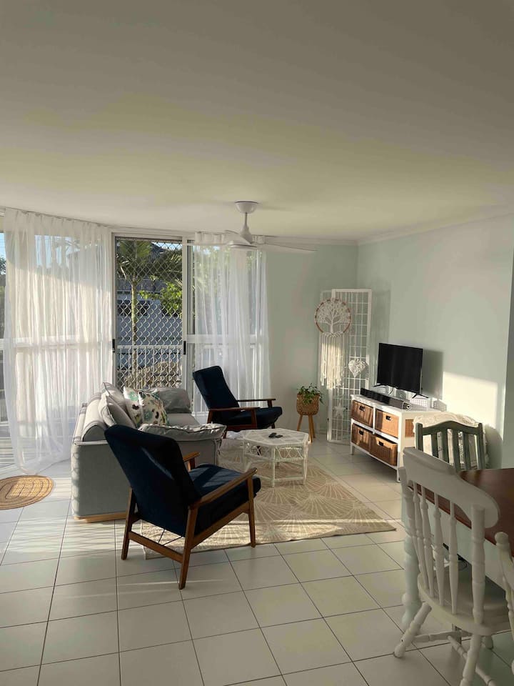 Quaint 2 Bedroom Unit With Water View - Sunshine Coast