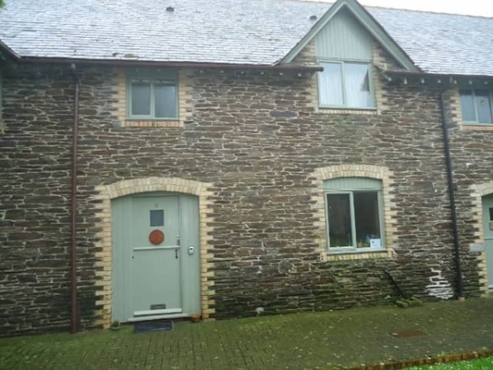 Rural Property With Easy Access Of Coastline - Noss Mayo