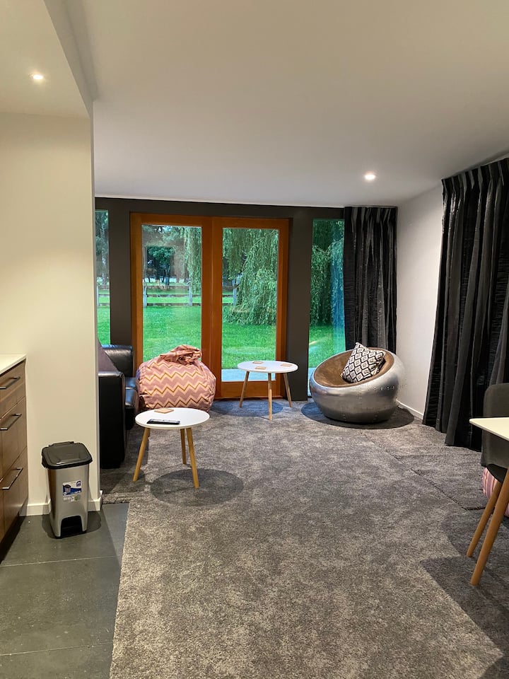 Self-contained Studio - - Outram, New Zealand