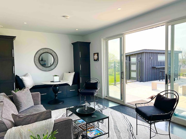 Pleasant Stay On Pleasant Bay (Sta No 2022-0089) - Prince Edward