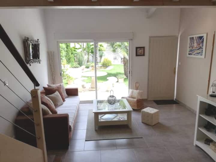 Agreable Appart Avec Jardin Et Parking Prives. - La Rochelle