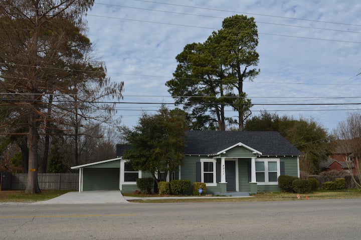 The Little Green Cottage - Arlington, TX