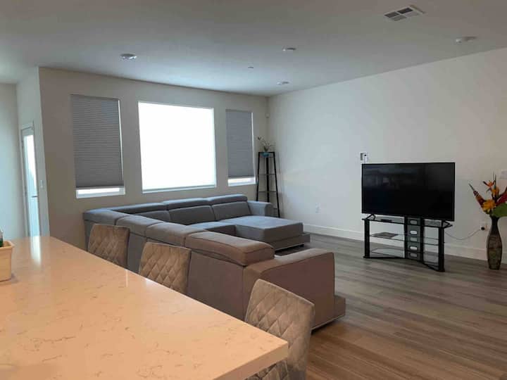 D. Luxury 2b1b And Large New House - Antioch, CA