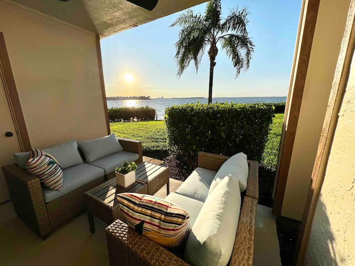 Stunning Waterfront Retreat Is Work/play Paradise! - St. Petersburg, FL