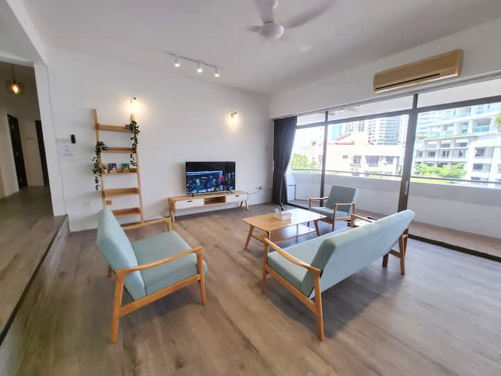 Gurneyville 4-3 : 3 Bedroom 2 Bathroom 2 Car Parks - Penang