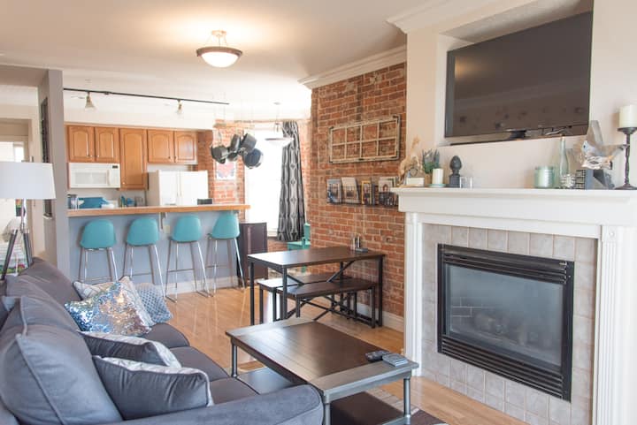 Double Master Unit In Gorgeous Victorian Mansion - Denver, CO