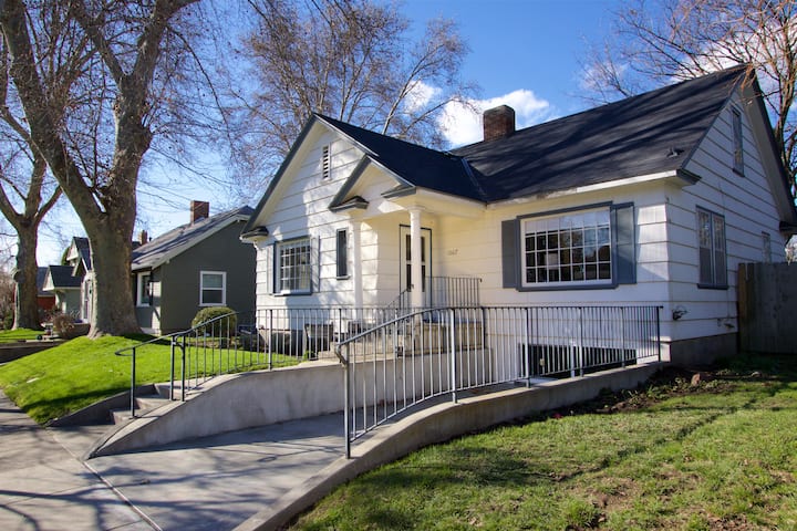 Boyer Place, Updated Home - Walk To Campus & Town - State of Washington