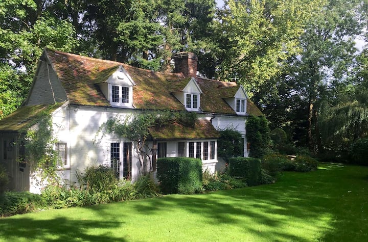 English Country Cottage - Newbury