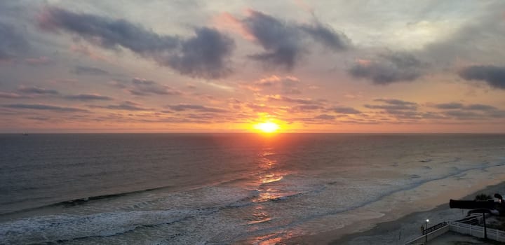 Cozy Beachfront Pad - Daytona Beach, FL