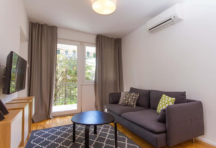 Two Bedroom Apartment With Balcony And Garden View - Portorož