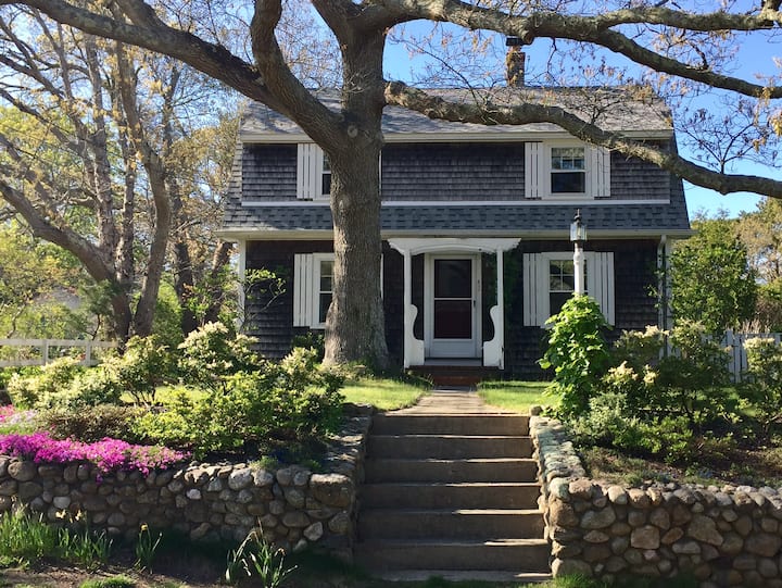 Comfortable Home Near Vineyard Haven Town Center - Oak Bluffs, MA