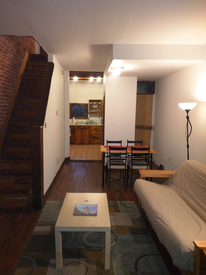 Entire Home In University City. 4bd Very Spacious! - Philadelphia, PA