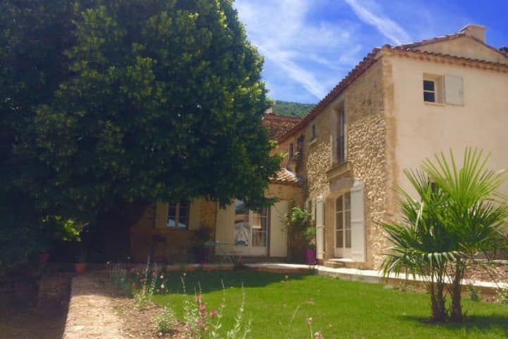 "L'écurie De Barbara" (Luberon) - Cucuron