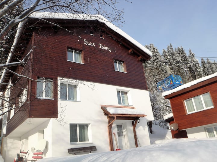 Centrally Located Ski Apartment, 6 Beds, Free Wifi - Arosa