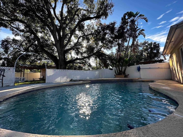 South Tampa With New Heated Pool - Tampa, FL