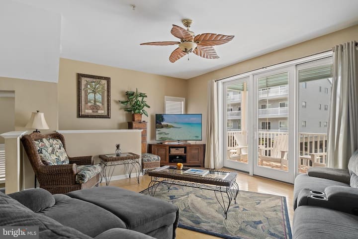 Immaculate Oceanblock 3 Story Townhouse With 2 Car - Ocean City