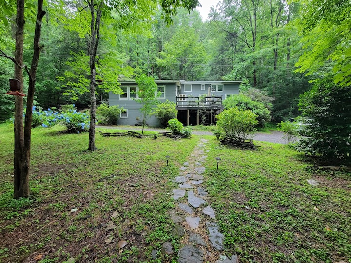 Forest Home Bordering Jones Gap State Park - Jones Gap State Park, Marietta