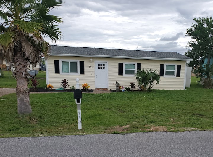 Barefoot Beach Bungalow - Mexico Beach, FL
