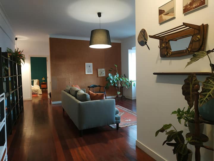 Sunny Flat With Terrace In Old Lisbon (Bica) - Benfica