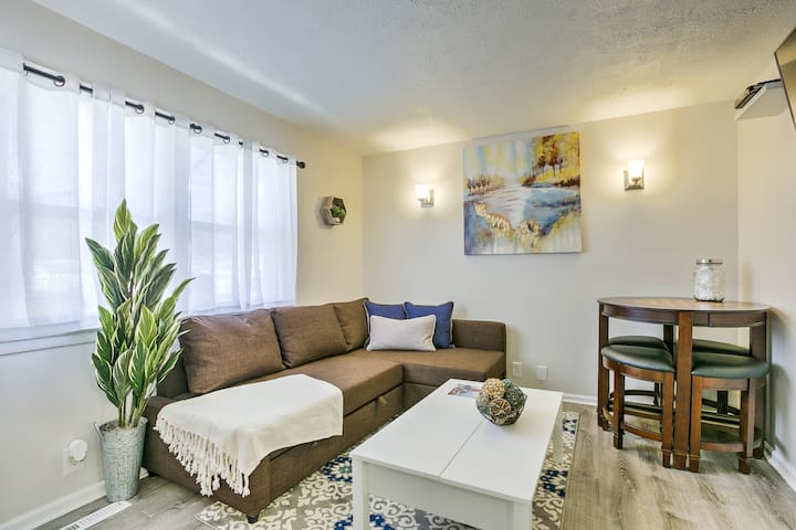 Salt Creek Cottage - Near Downtown - Lincoln, NE