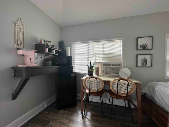 Cozy Boho Studio In Downtown Sanford - Lake Mary, FL
