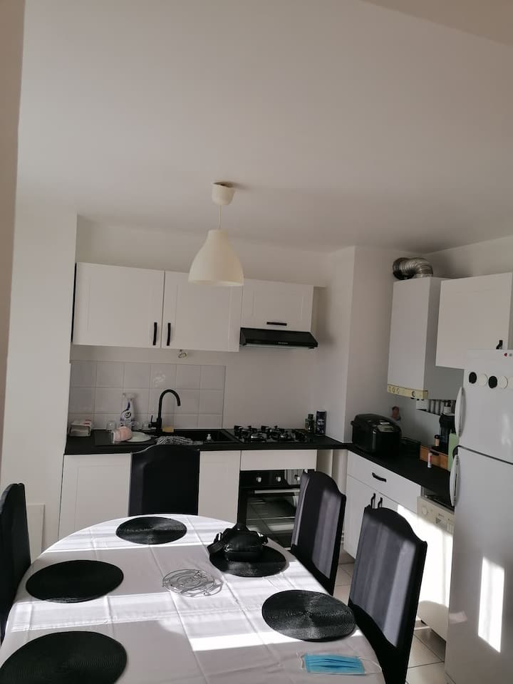 Caluire Et Cuire Appartement Proche Grande Rue De La Croix Rousse Et à 50 Mètres Du Métro Cuire - Caluire-et-Cuire