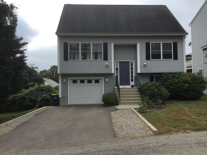 Comfortable Home Near Kelly Beach - Narragansett, RI
