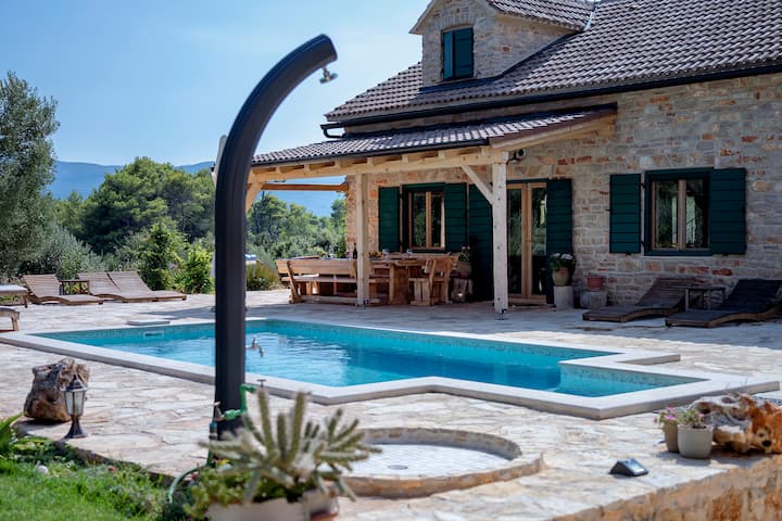 Finca Hvar - 3 Individual Houses, 5 Bedrooms, Bicycles For All, And A Pool By Mywaycation - Stari Grad