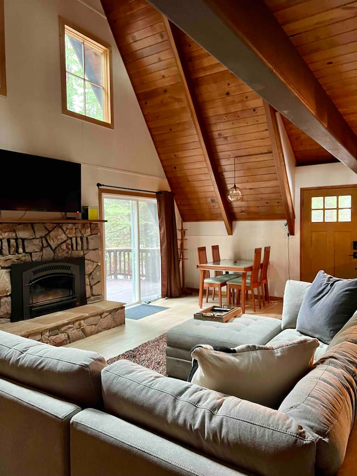 Peaceful, Pet-friendly A-frame Hideaway - Arnold, CA