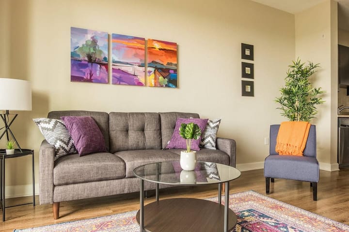 Spacious One-bedroom. Ask About Discounts. - West Palm Beach, FL