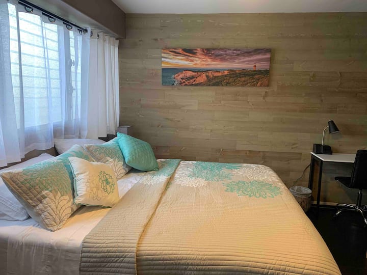 Dazzling Waikiki Apt Sleeps 6 With Free Parking - O‘ahu, HI