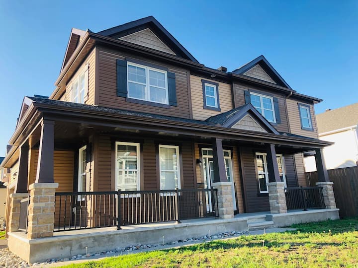 Luxurious Oasis Single House - Ottawa