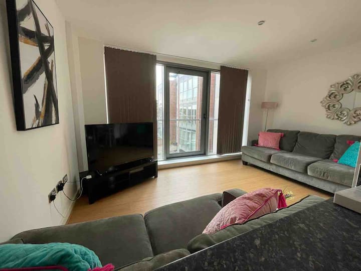 Lovely Modern 2 Bed Apartment - Goldington Road - Bedford