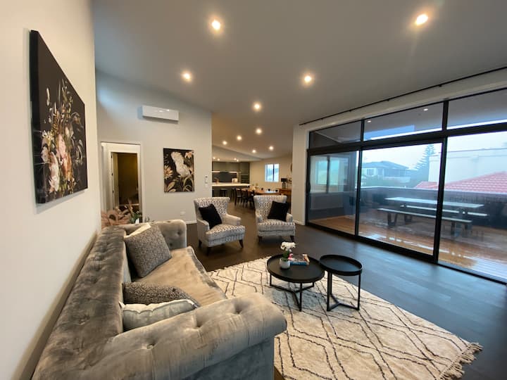 Luxury Escape In Cbd - Walking Distance To Cbd! - Bay of Plenty