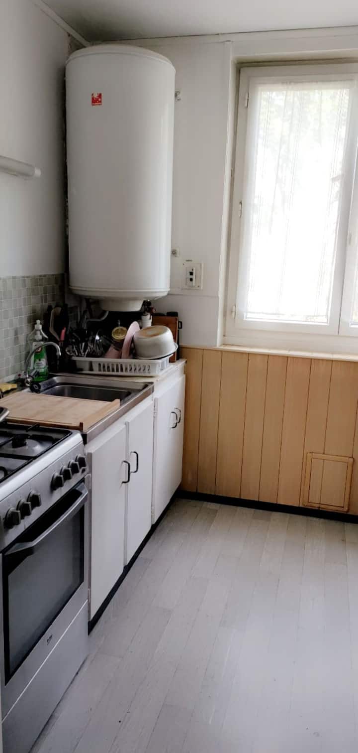 Belle Et Grande Chambre Privée - Montreuil