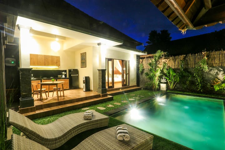Giri Sari House With Balinese Culture - Bali