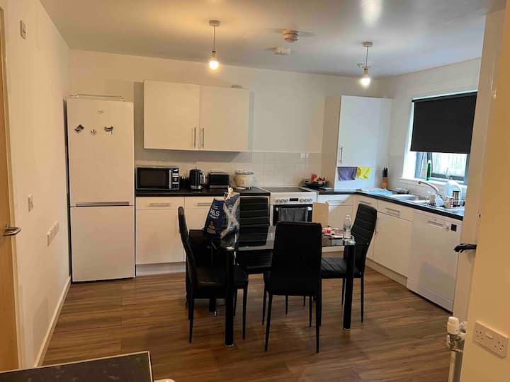 1 Kingsize Bedroom Available, Close To City Centre - Glasgow