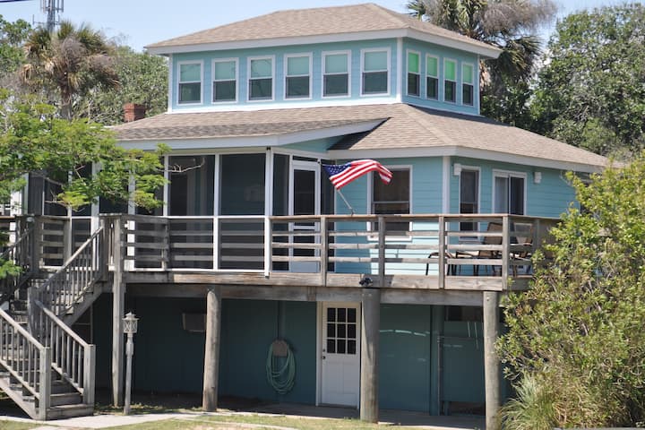 Arctic Palms Is 2nd Row With Ocean Views! - Folly Beach, SC