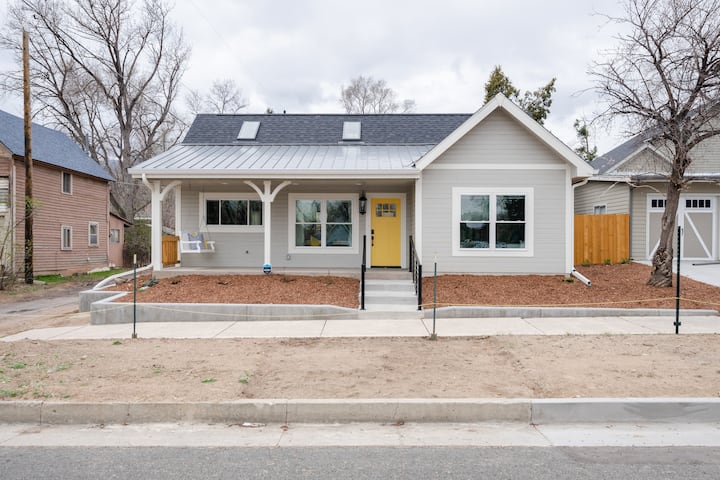 Explore Colorado Springs From A Bright, Chic Bungalow - Colorado Springs, CO