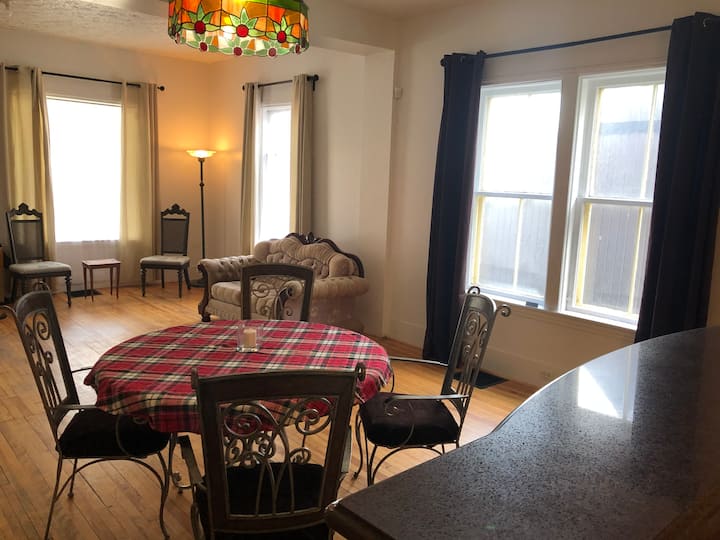 Five Bedroom Townhouse Downtown, Wifi, Parking - シャーブルック