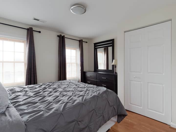 Fell's Point/ Canton Area Classic Row House - Baltimore, MD