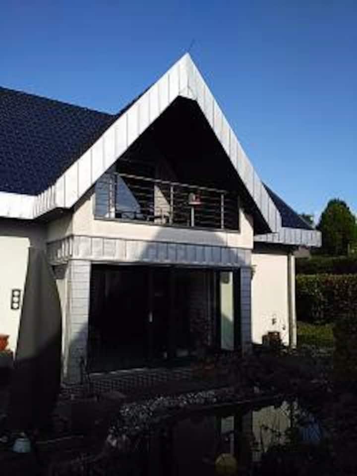 Nachhaltige, Geräumige U. Gemütliche Ferienwohnung - Geilenkirchen