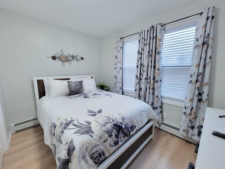 Bedroom With Own Bathroom - Hartford, CT