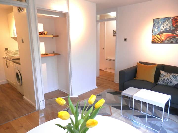 Stay In A Cute Garden Apartment - A Home From Home - Mánchester