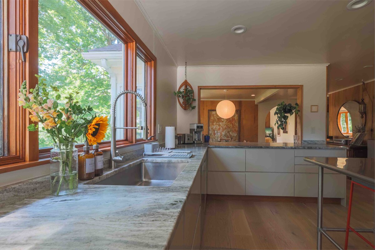 Woodsy Escape near Hudson - Houses for Rent in Claverack-Red Mills, New ...