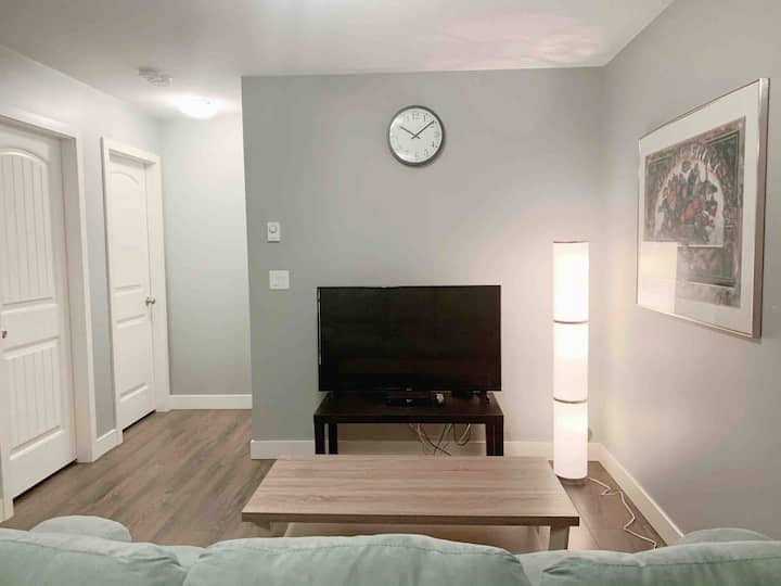 Brand New, Etta’s Cozy Suite - Nanaimo